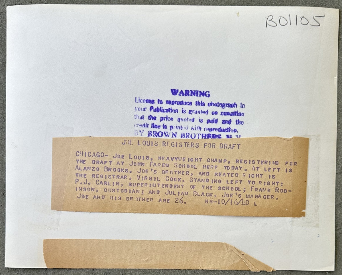 LOUIS, JOE ORIGINAL VINTAGE WIRE PHOTO (1940-REGISTERING FOR THE DRAFT – JO Sports Inc.