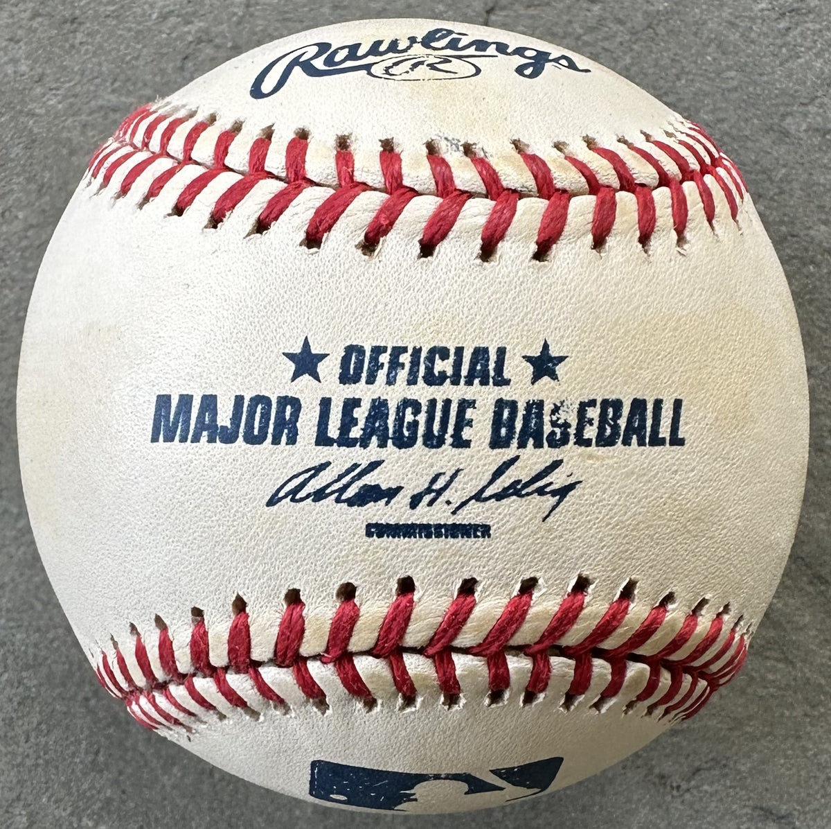 DURAN, ROBERTO SIGNED BASEBALL – JO Sports Inc.