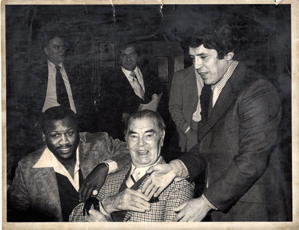 DEMPSEY, JACK & JOE FRAZIER & CHICO VEJAR WIRE PHOTO – JO Sports Inc.
