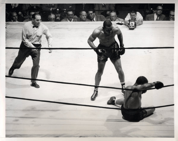 LOUIS, JOE-LEE SAVOLD WIRE PHOTO (1951-6TH ROUND) – JO Sports Inc.