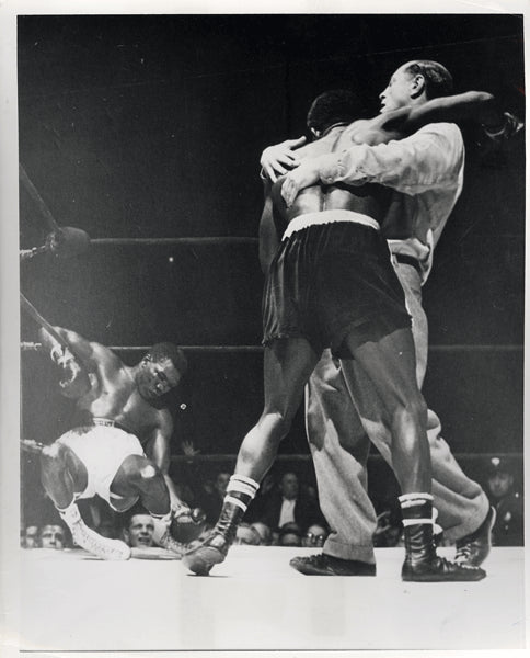 GRIFFITH, EMILE-BENNY "KID" PARET WIRE PHOTO (1962-END OF FIGHT) – JO ...