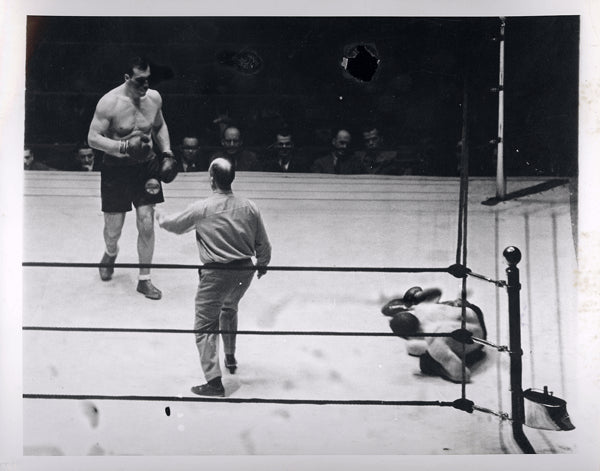 CARNERA, PRIMO-ERNIE SCHAAF WIRE PHOTO (1933-END OF FIGHT) – JO Sports Inc.