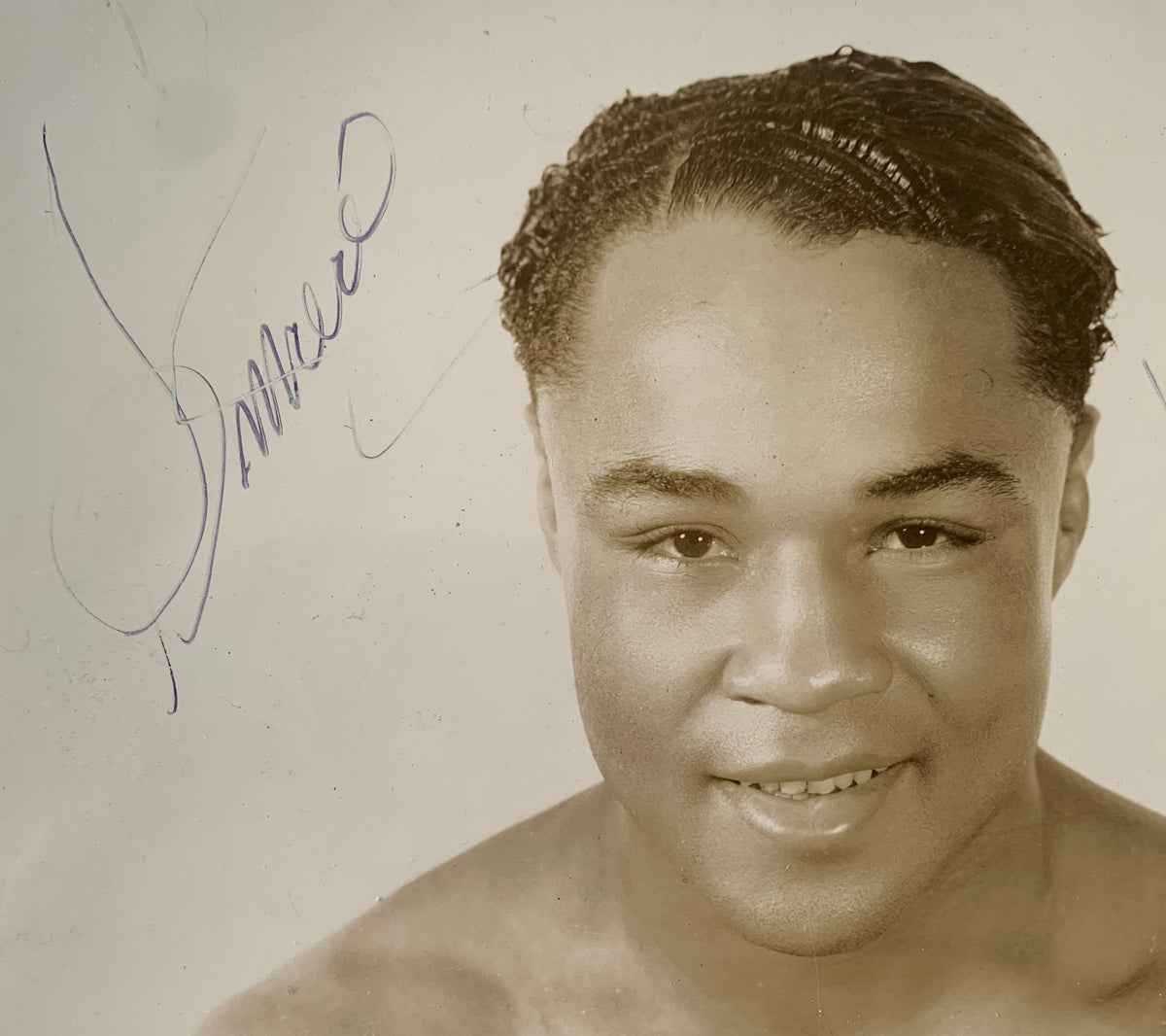 ARMSTRONG, HENRY SIGNED PROMOTIONAL PHOTO PSA/DNA) – JO Sports Inc.